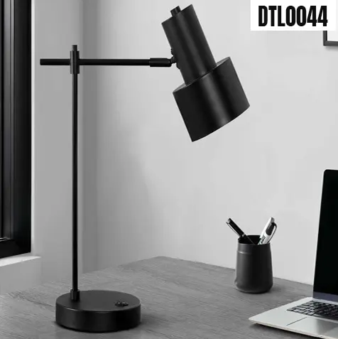 Midnight 18″ USB Desk Lamp